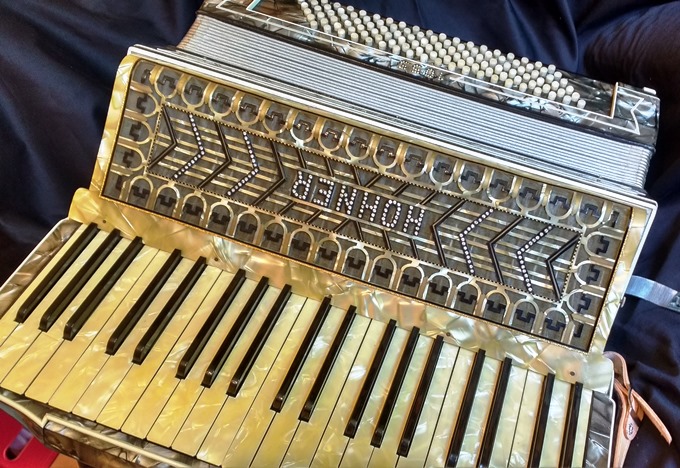 Hohner 1055 musette piano accordion » Jolly Roger Accordions